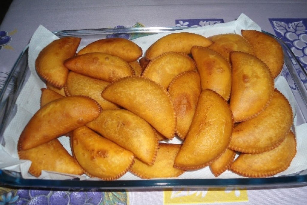 Pastel da roça, um pastel de mandioca recheado com carne perfeito para ...